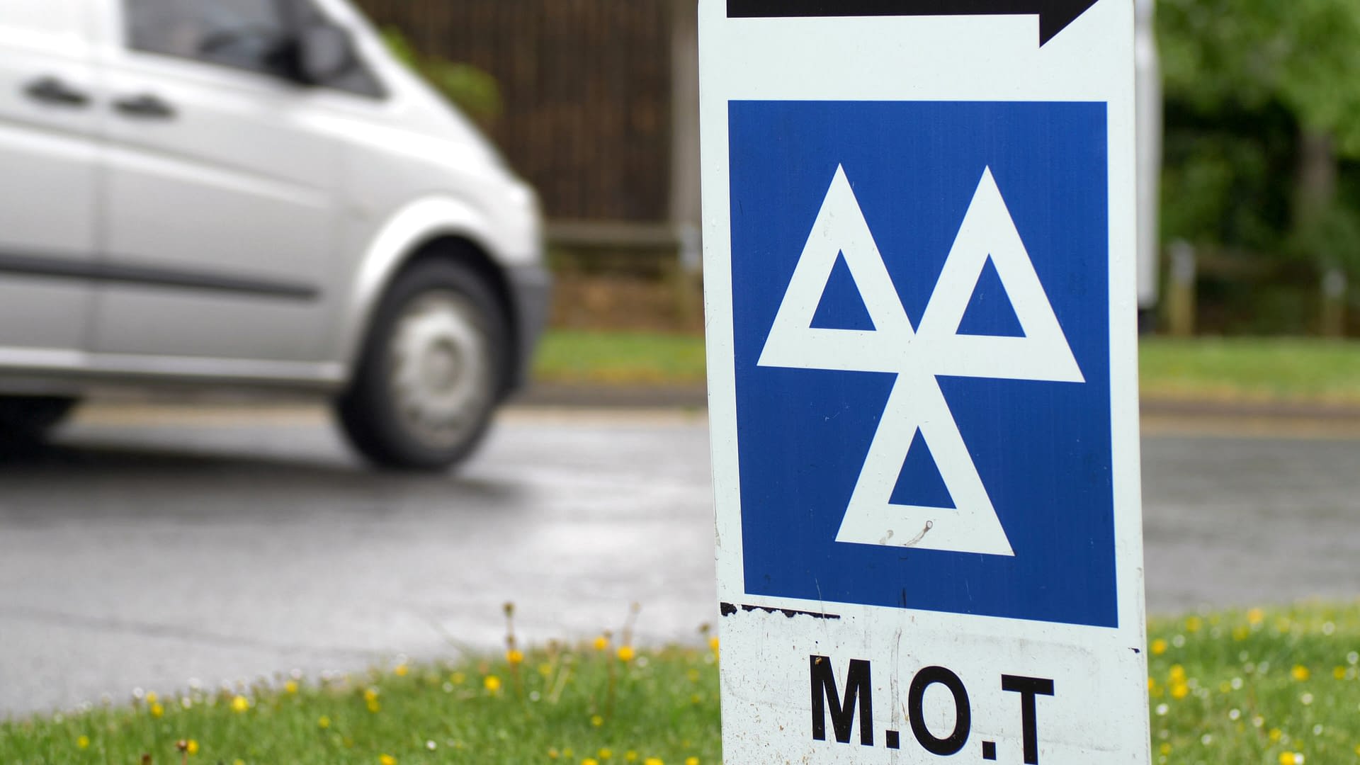 MOT Test Centre Leeds | Classic Car MOT | VOSA MOT